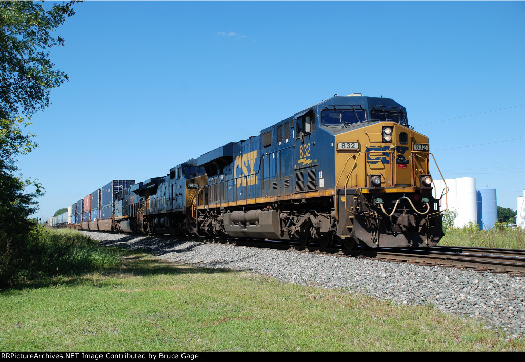 CSX 832